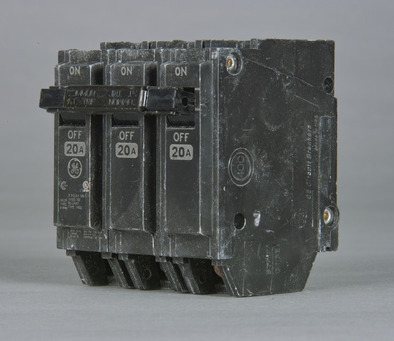 THQL32040 GE 3P-240V-40A CB | Kendall Electric Inc